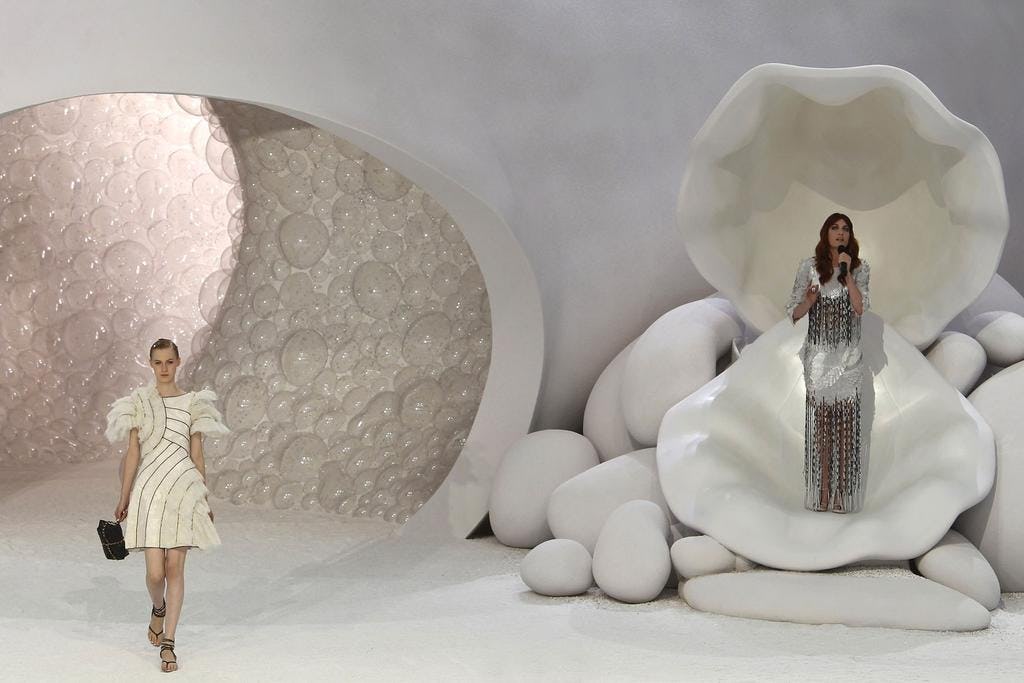 💃 Ejemplos de las pasarelas de moda más memorables | Curso | Crehana