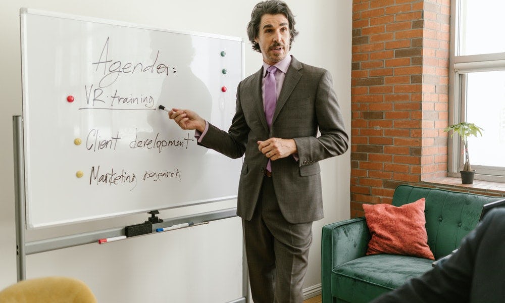 ¿Qué es el Feedback 360 grados y cómo implementarlo? | Curso | Crehana