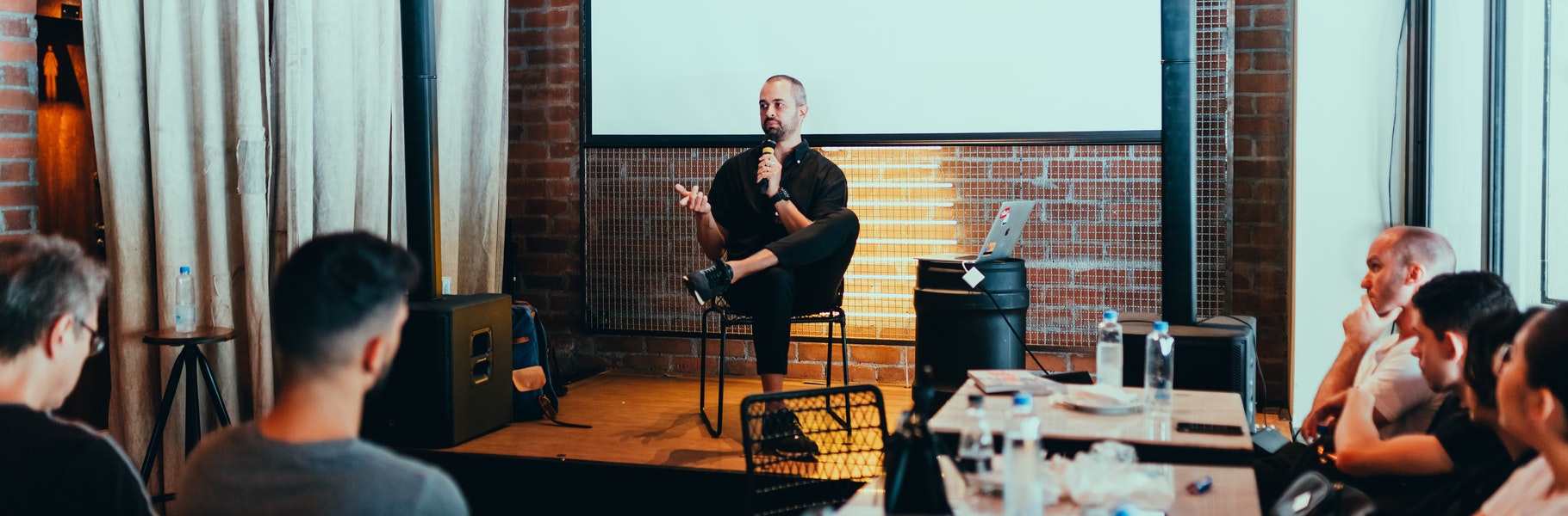 💡 Ejemplos de discursos para aprende a hablar en público | Crehana